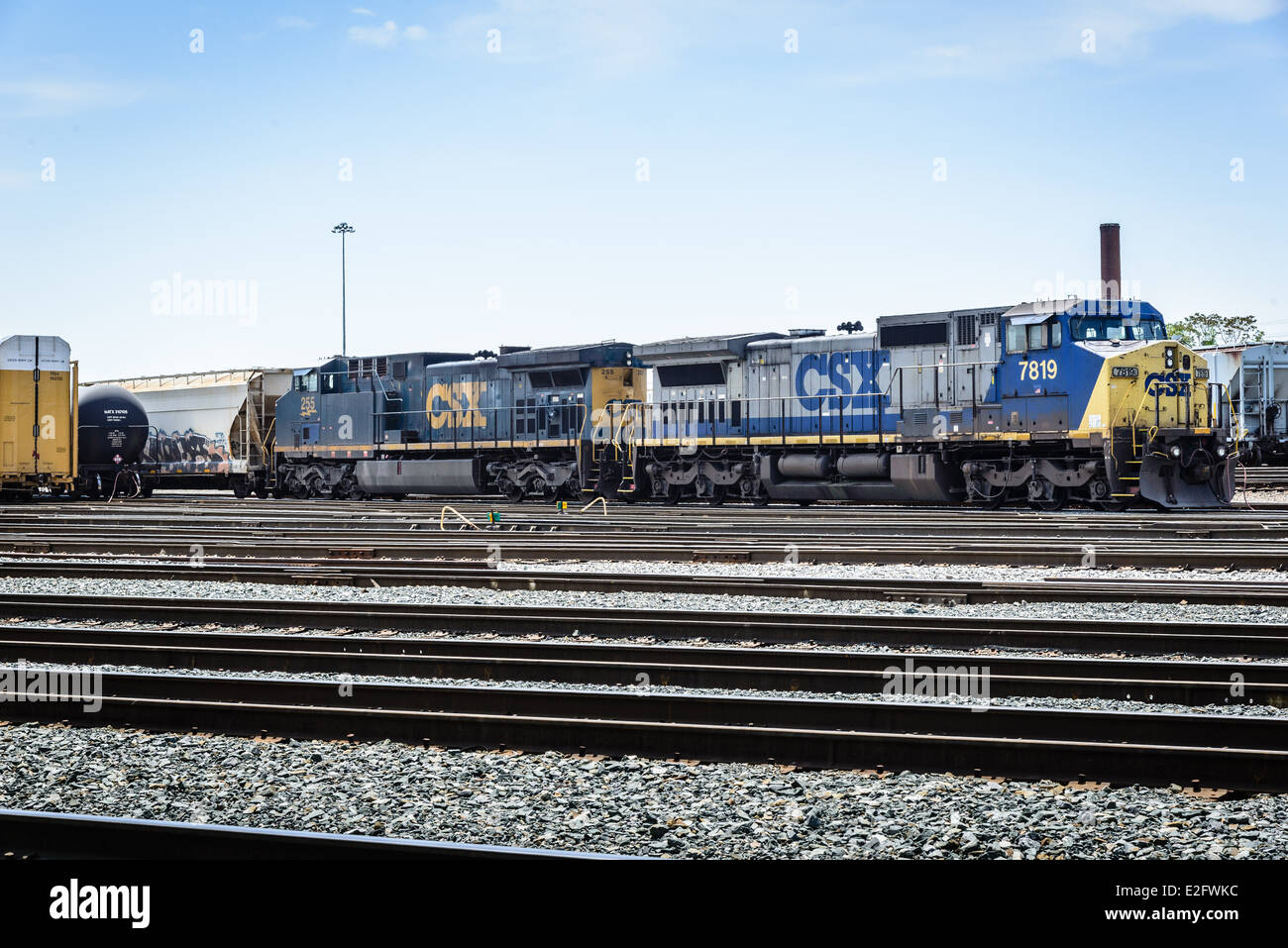 CSX Locomotives GE AC44-CW No 255 and GE C40-8W-6 No 7819, Curtis Bay ...