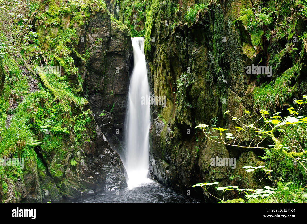 Stanley force waterfall eskdale lake hi-res stock photography and ...