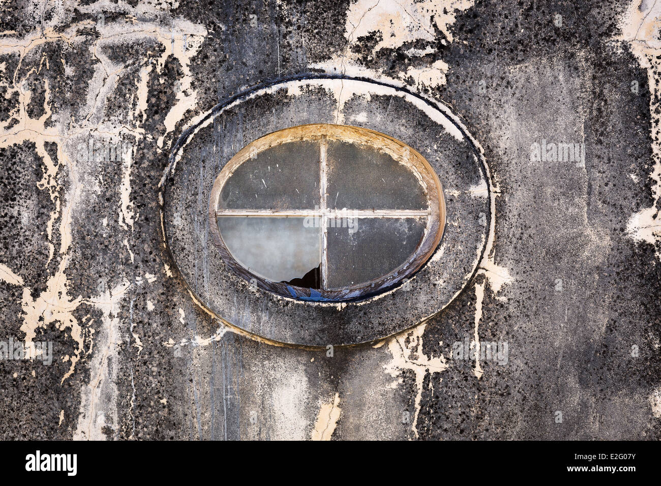 oval window in an old building Stock Photo - Alamy
