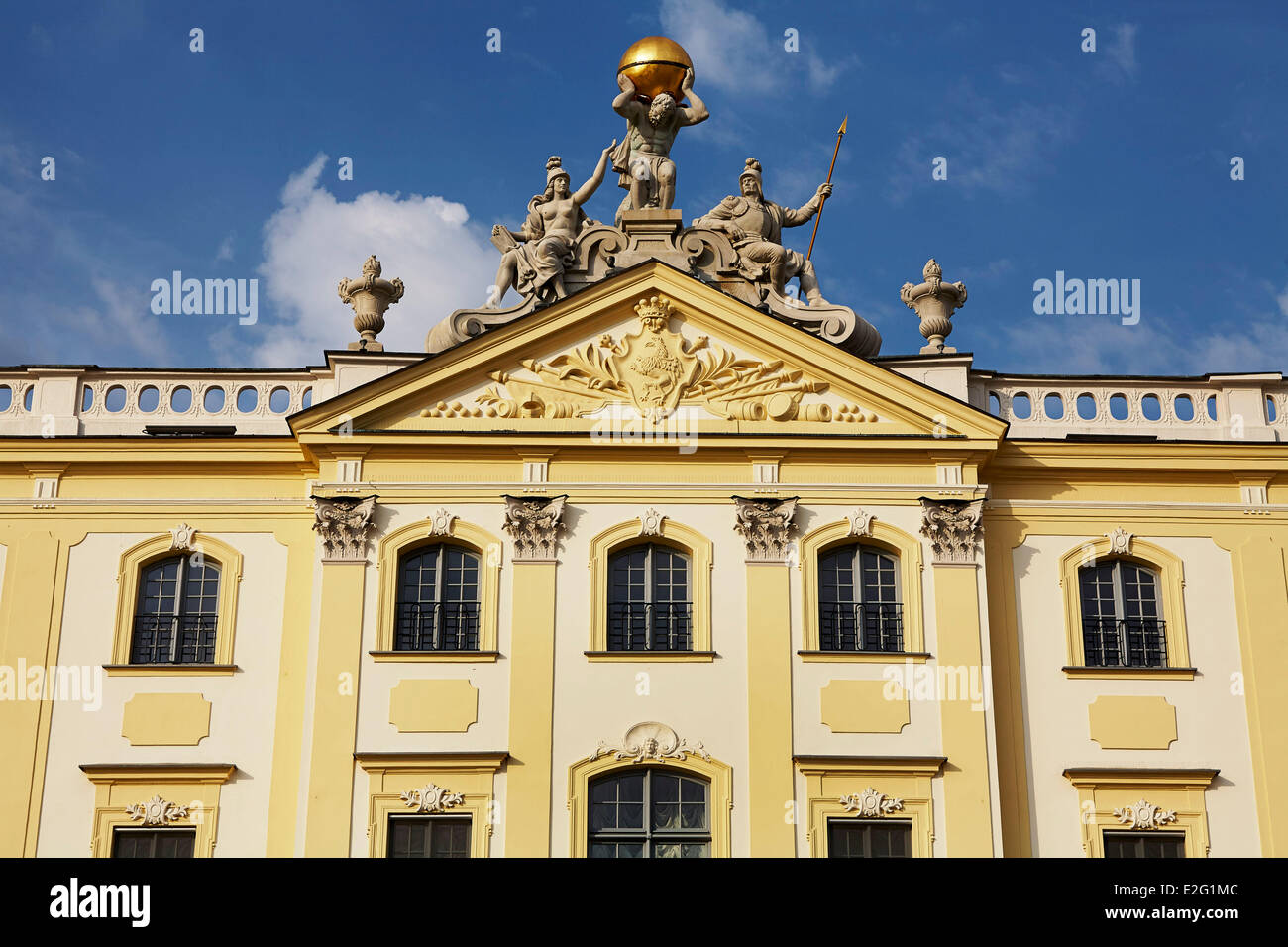 The roof of the palace hi-res stock photography and images - Alamy