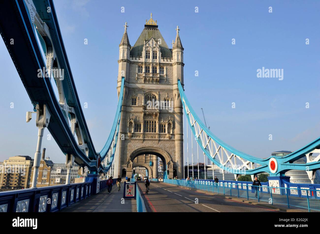United Kingdom London Tower Bridge lift bridge crossing the Thames ...