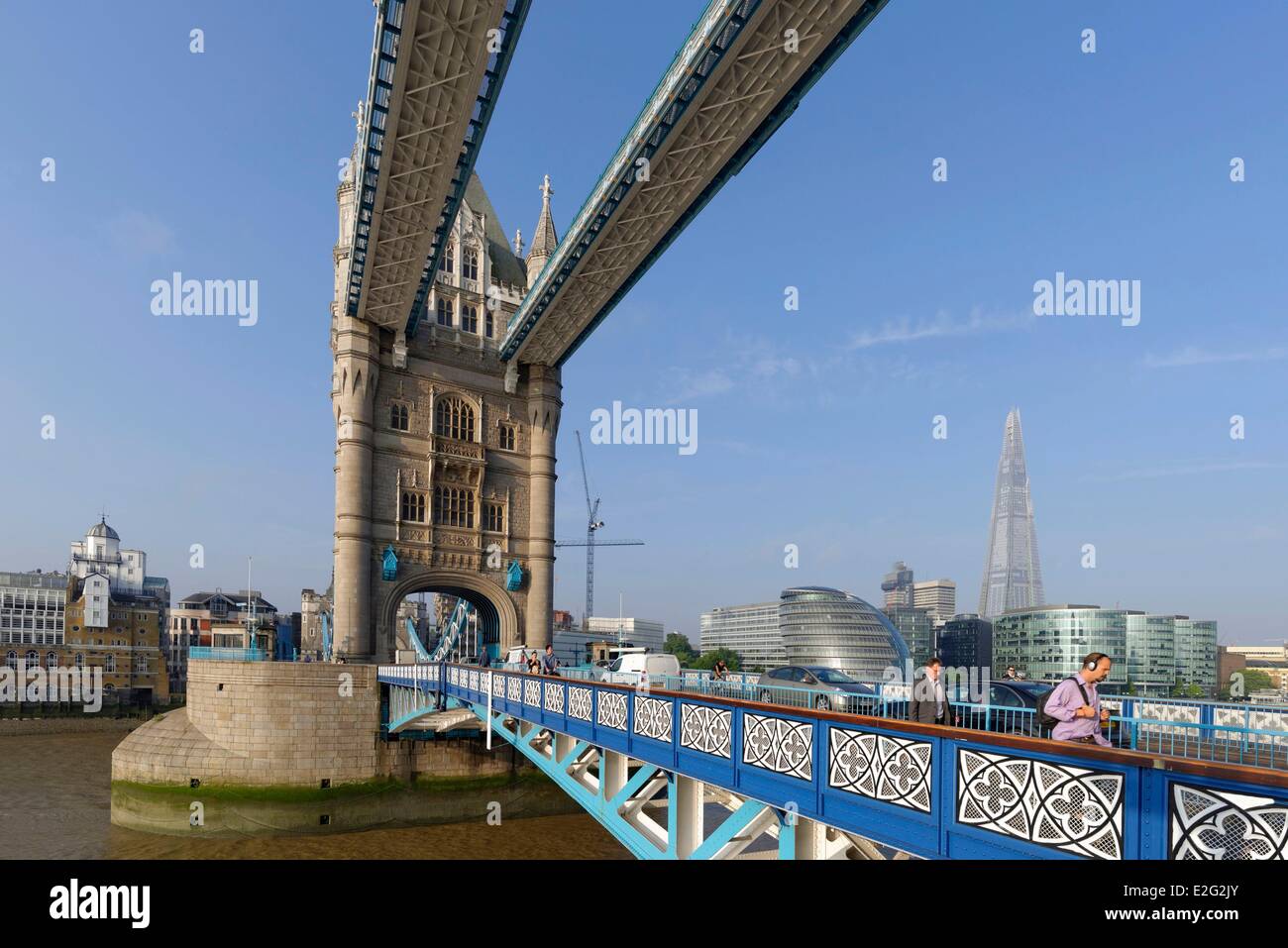 United Kingdom London Tower Bridge lift bridge crossing the Thames ...