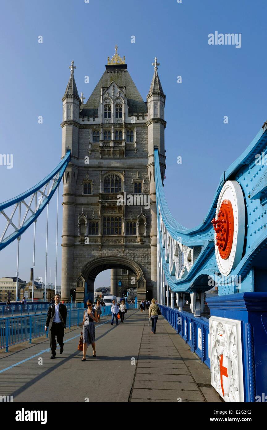 United Kingdom London Tower Bridge lift bridge crossing the Thames ...