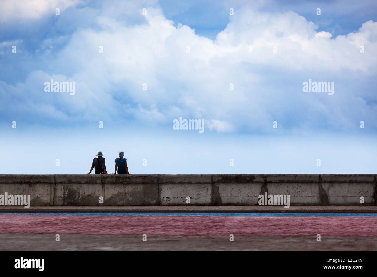 Parapet waterfront hi-res stock photography and images - Alamy