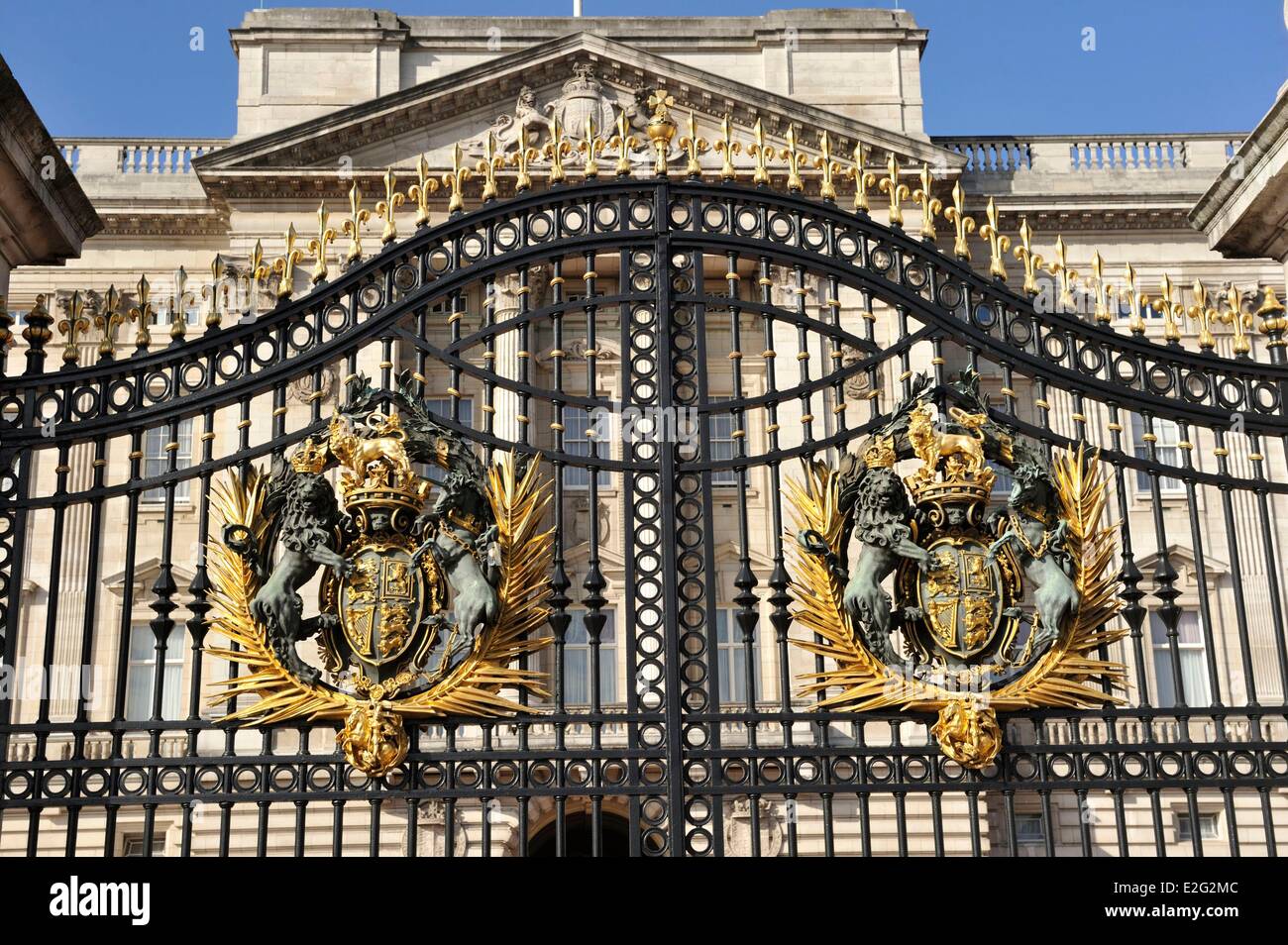 Buckingham palace facade hi-res stock photography and images - Alamy