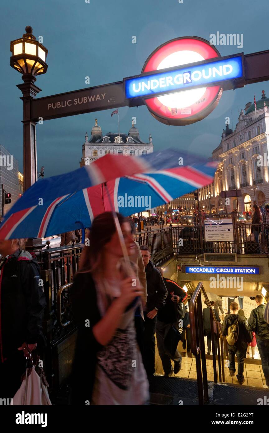 Piccadilly circus subway station entrance hi-res stock photography and ...