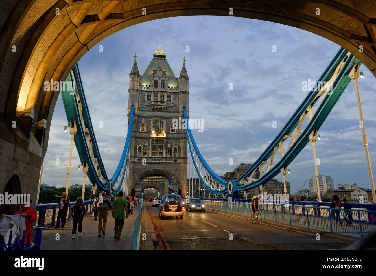 United Kingdom London Tower Bridge lift bridge crossing the Thames ...
