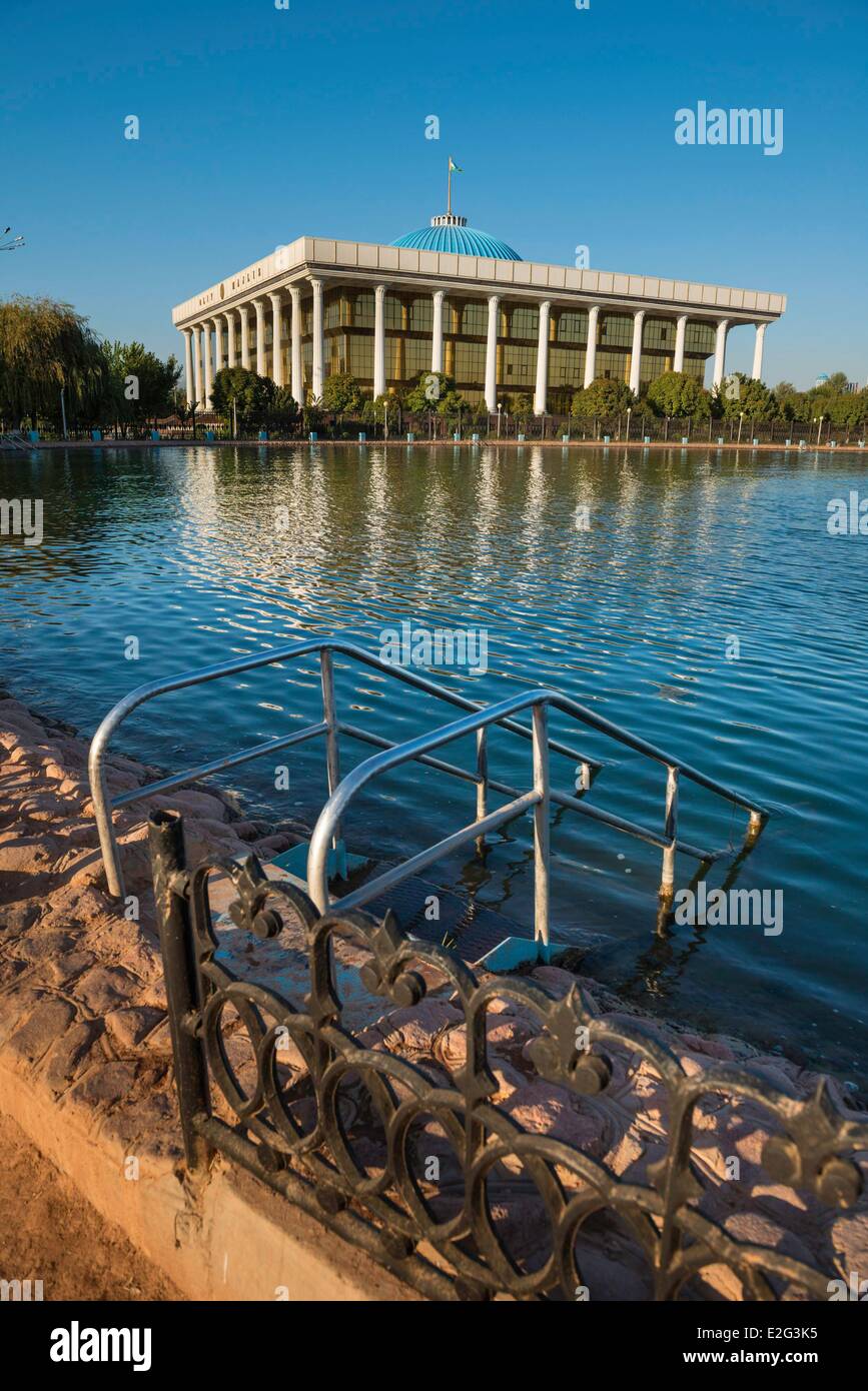Uzbekistan Silk Road Tashkent uzbek parliament Stock Photo - Alamy