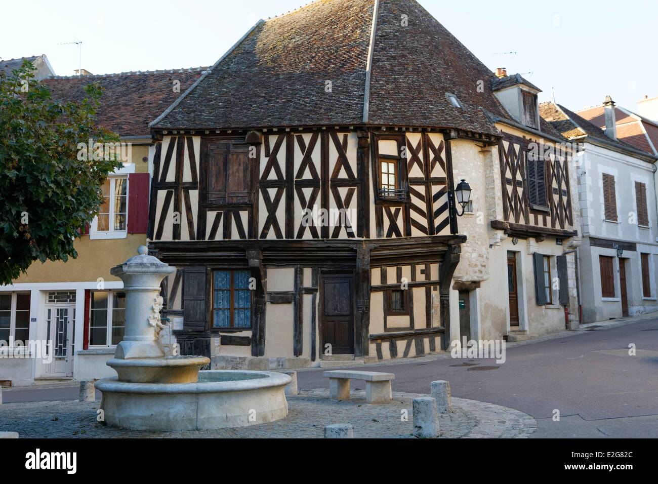 Cravant yonne hi-res stock photography and images - Alamy