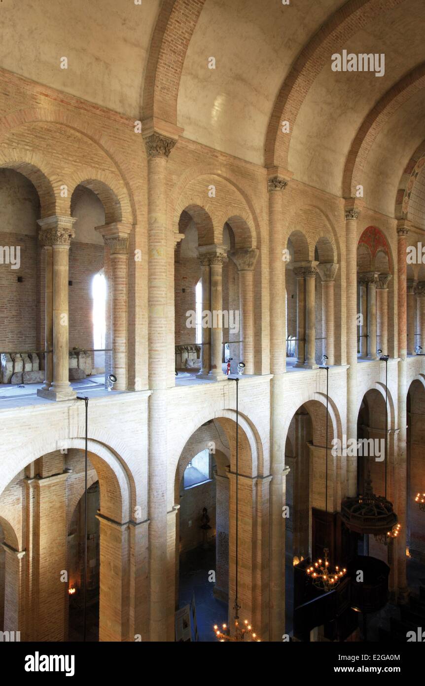 Nave clerestory hi-res stock photography and images - Alamy