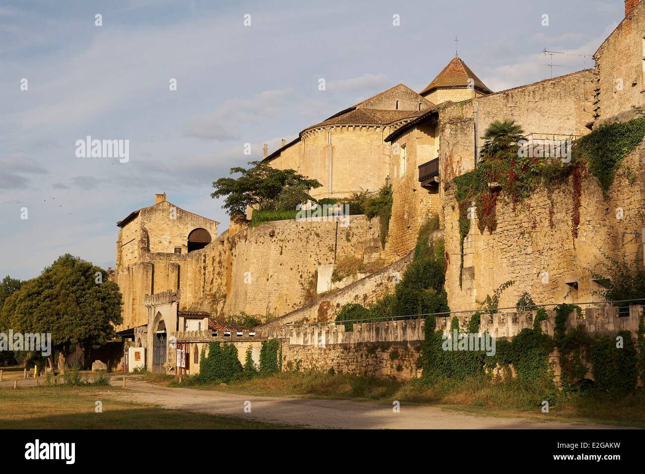 France Gironde Saint Macaire ramparts from the 13th century Stock Photo ...