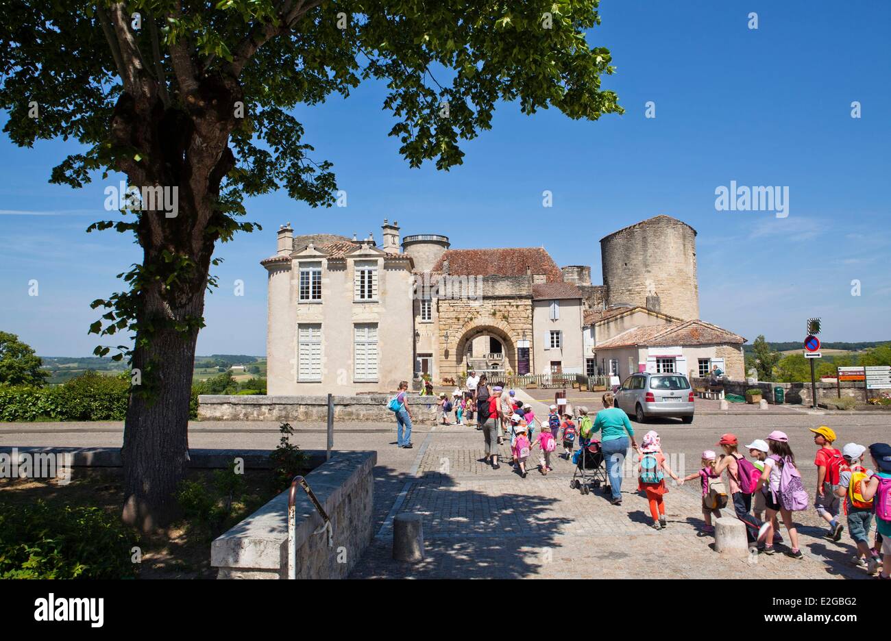 Duras castle france hi-res stock photography and images - Alamy