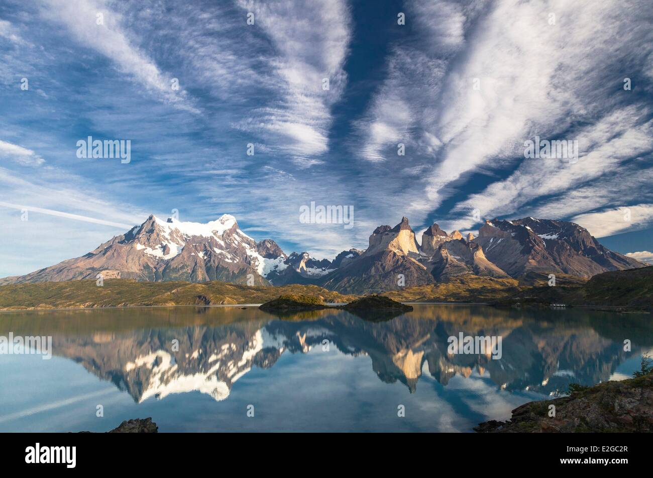 Lago pehoe lake paine massif patagonia hi-res stock photography and ...