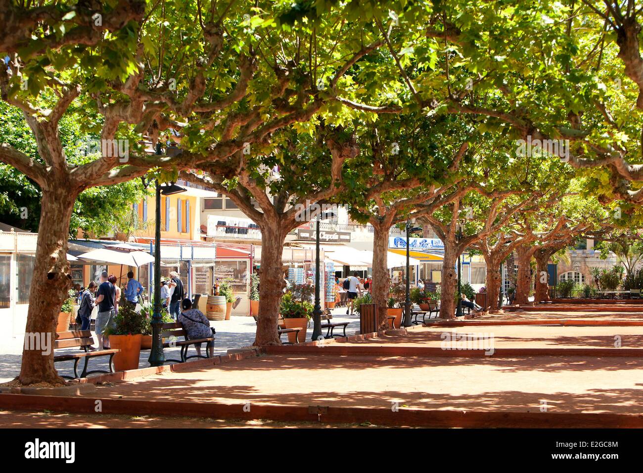 France Var Corniche des Maures Le Lavandou dock Gabriel Peri bowling ...