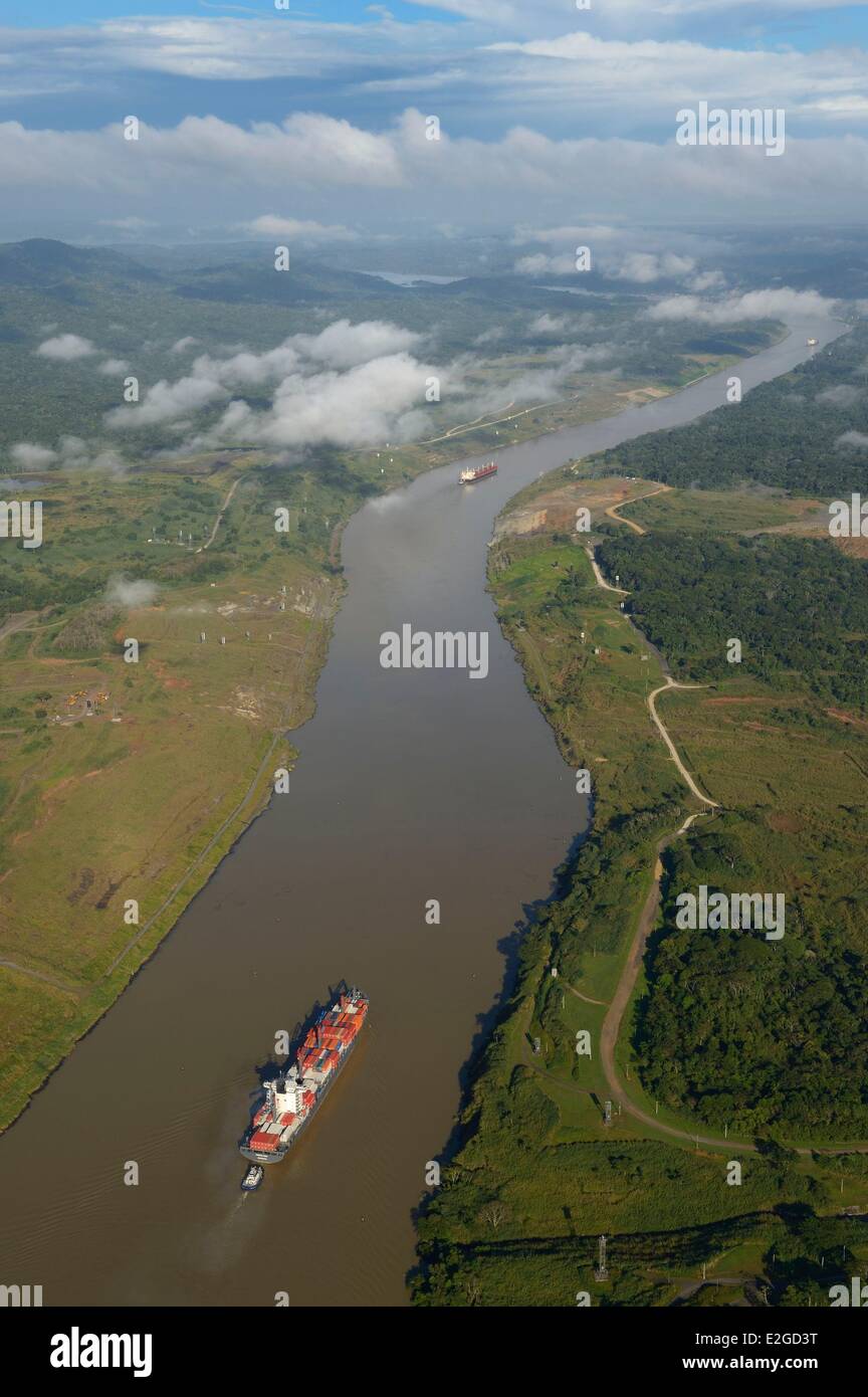 Panama Panama Canal a Panamax container cargo uses Gaillard cut (or ...
