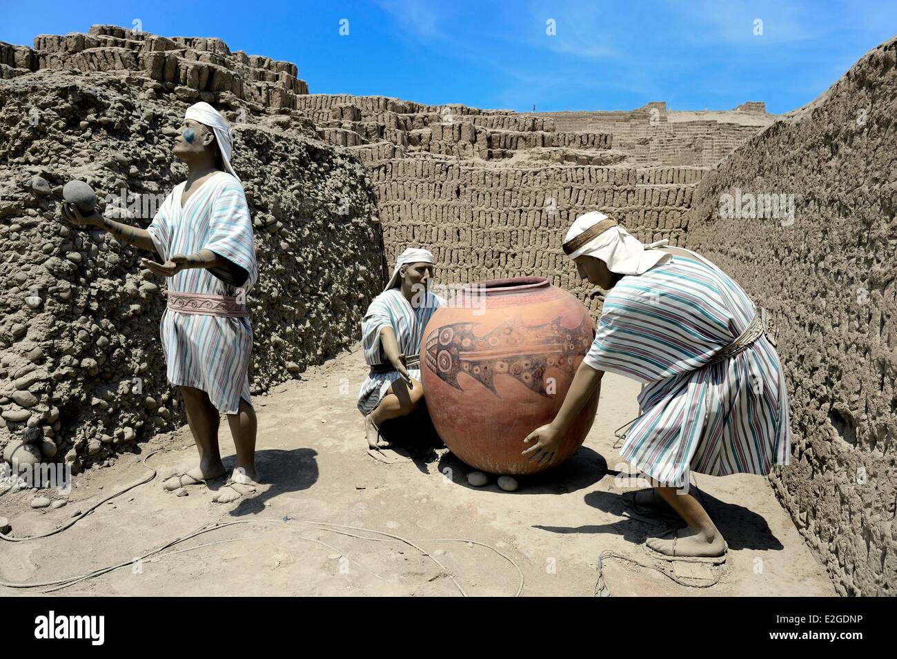Wari pottery hi-res stock photography and images - Alamy