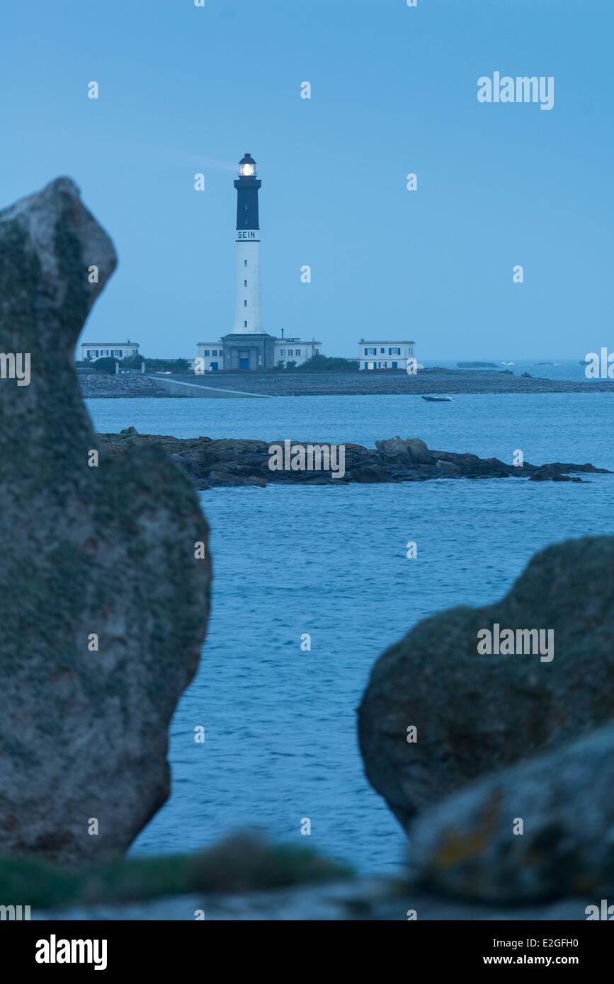 Illuminated lighthouse at night hi-res stock photography and images - Alamy