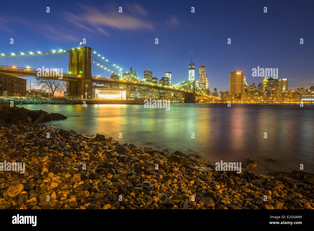 Brooklyn bridge dumbo night hi-res stock photography and images - Alamy