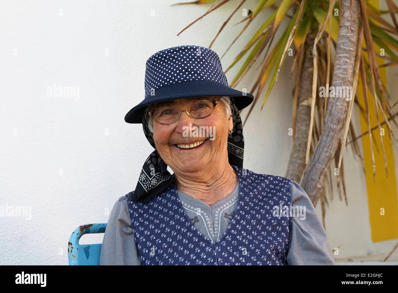 Traditional dress of portugal hi-res stock photography and images - Alamy