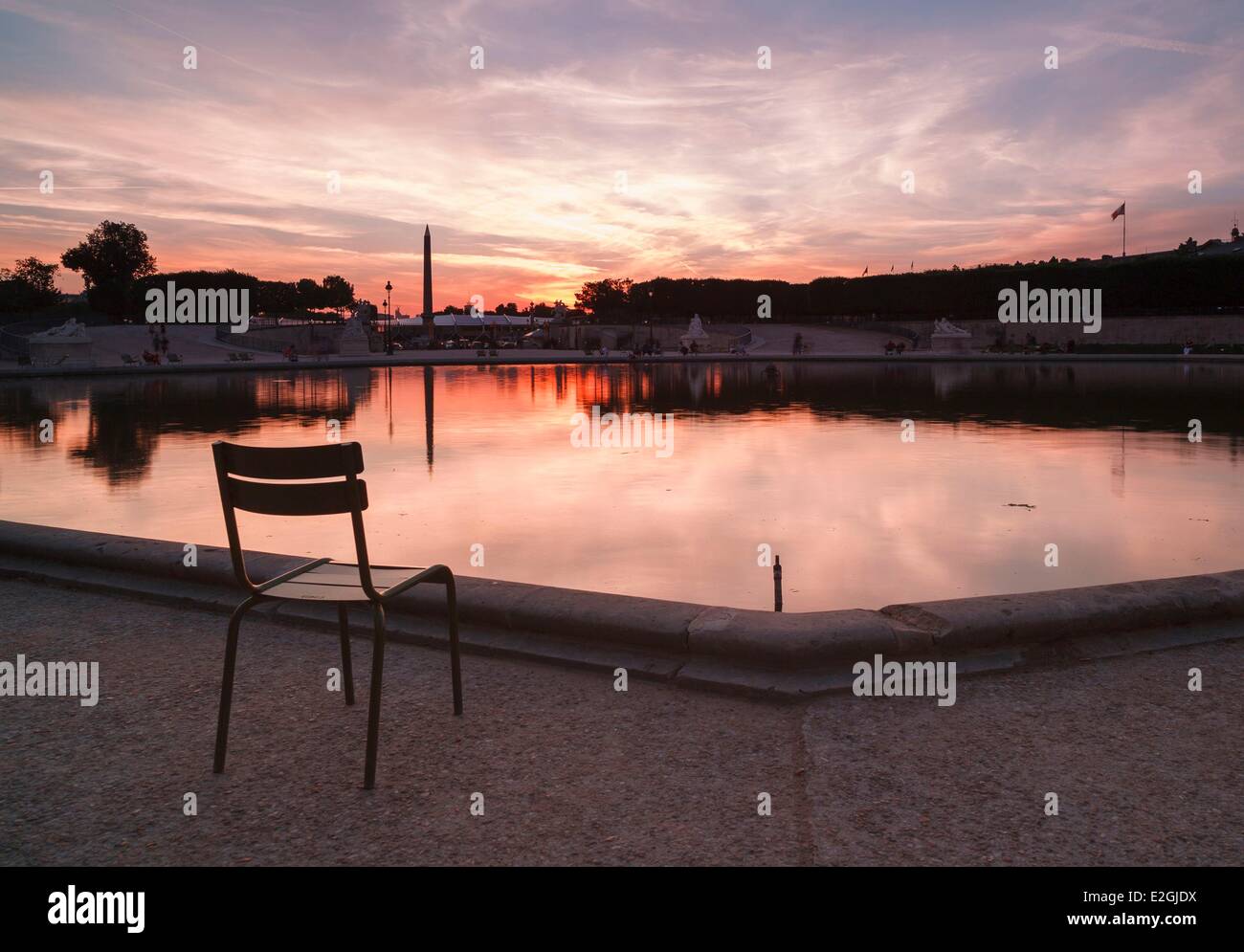 Reflection on the pond hi-res stock photography and images - Alamy