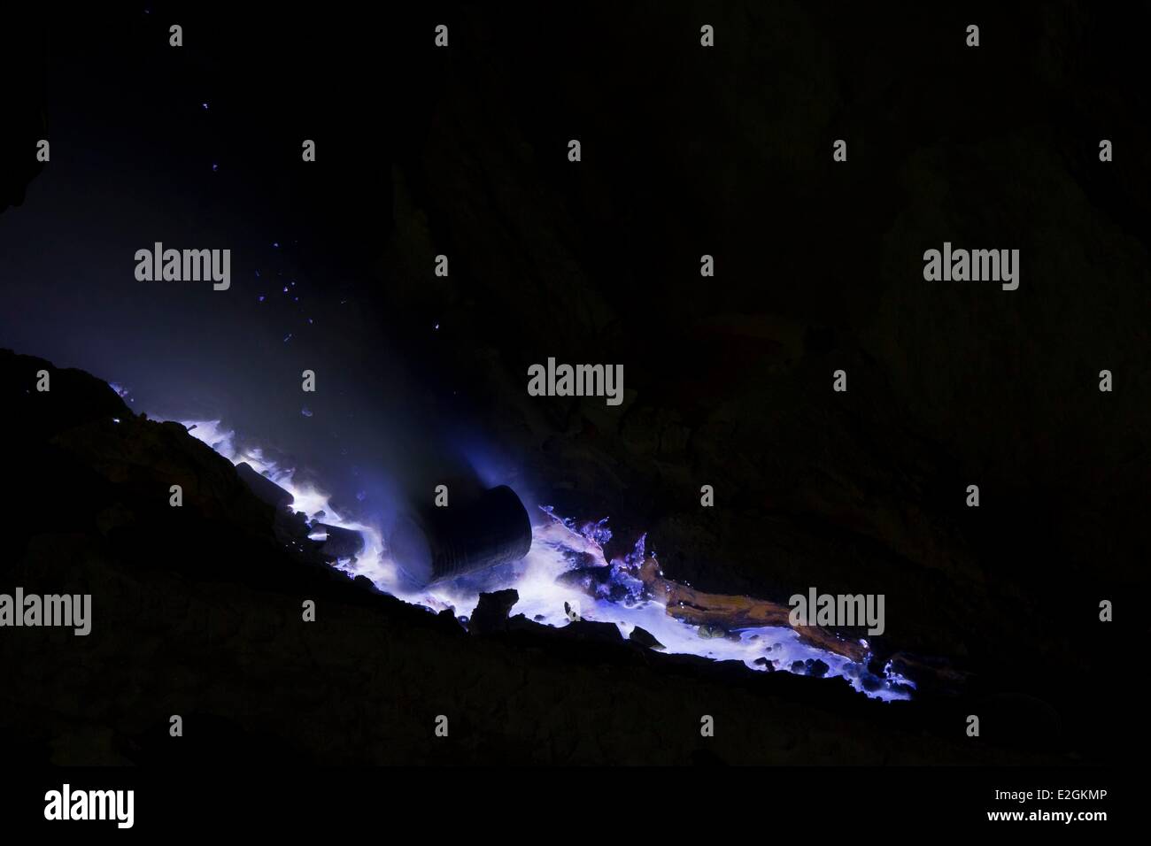 Volcano blue flame hi-res stock photography and images - Alamy