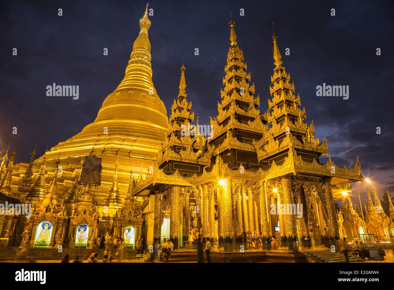 Myanmar (Burma) Yangon Division Yangon Shwedagon Pagoda at night Stock Photo - Alamy