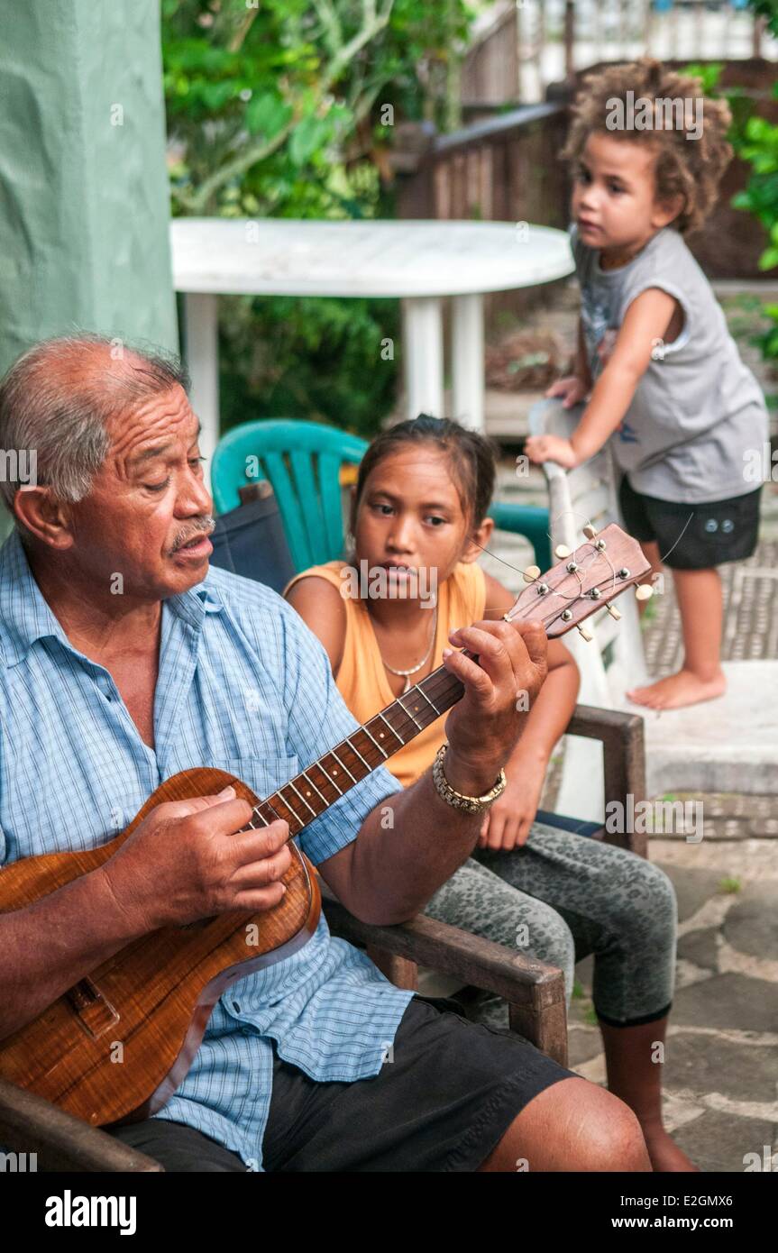 Cook Islands Rarotonga Island traditional singing ute by local family ...
