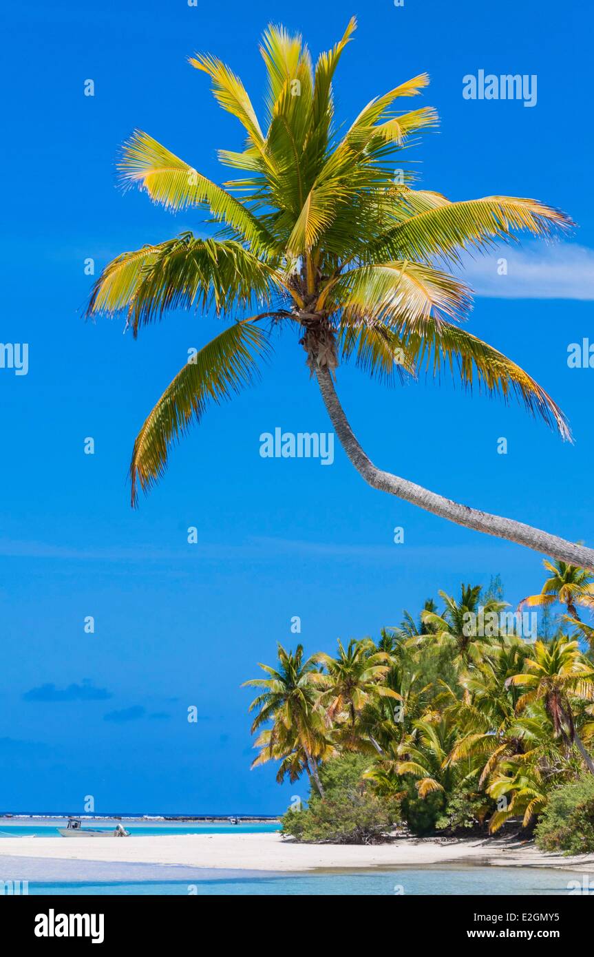 Cook Islands Aitutaki Island main lagoon beach of One Foot Island atoll ...