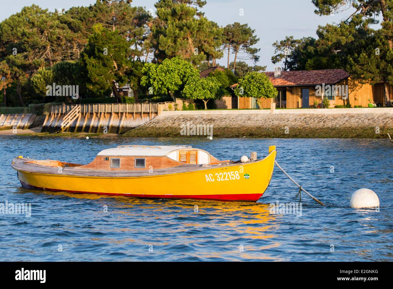 France Gironde Bassin d'Arcachon Lege Cap Ferret pinasse and village in ...