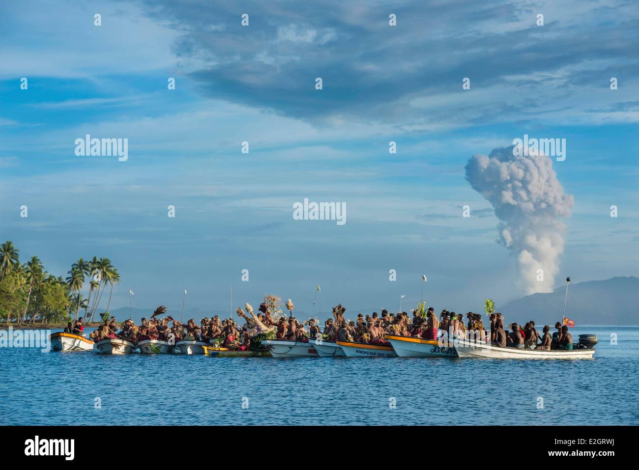 Papua new guinea banana boat High Resolution Stock Photography and ...