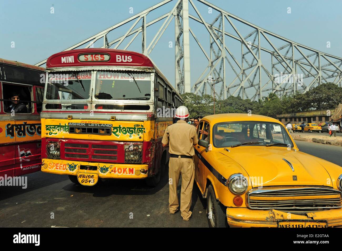Howrah bus station hi-res stock photography and images - Alamy