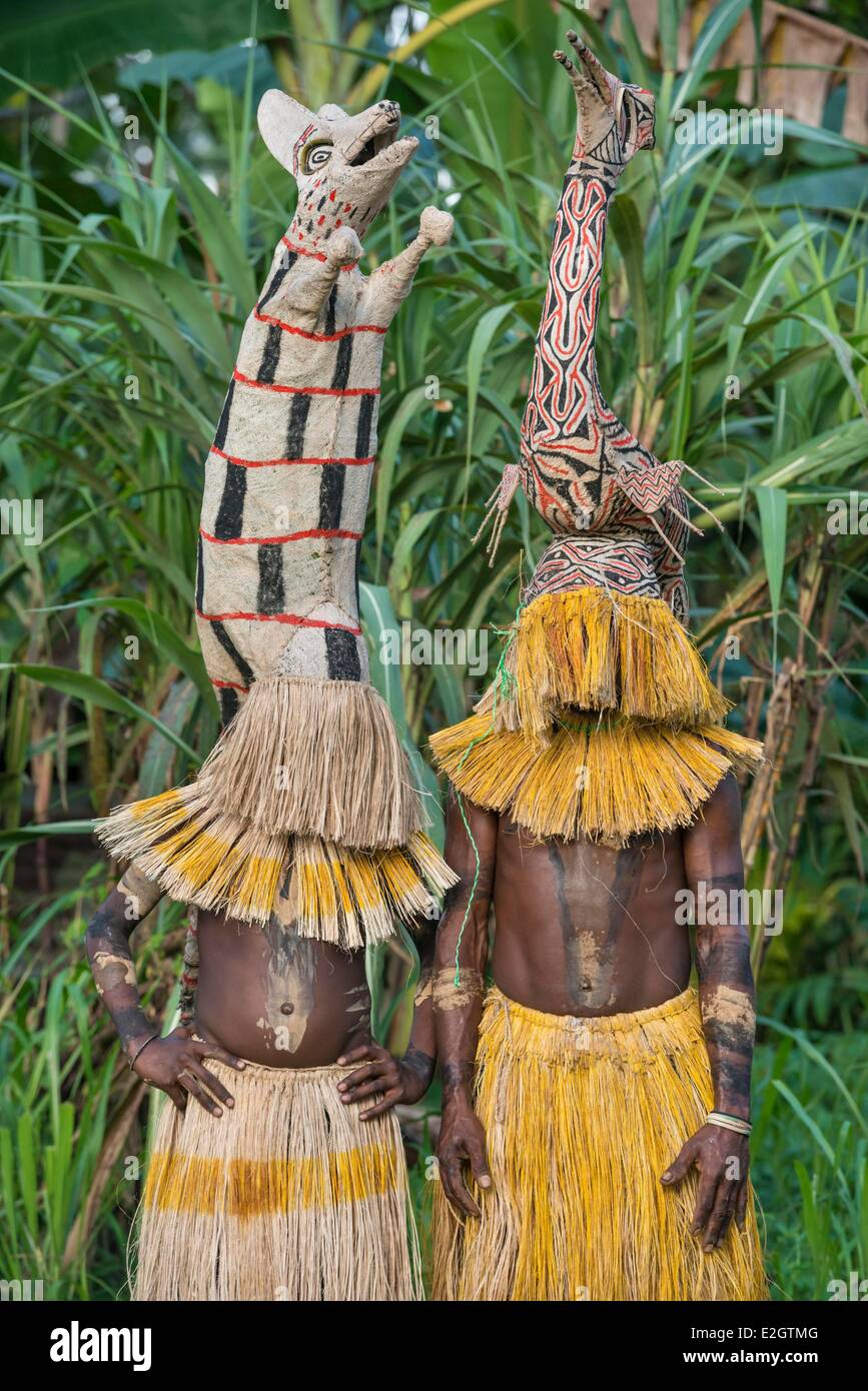 Baining tribe hi-res stock photography and images - Alamy