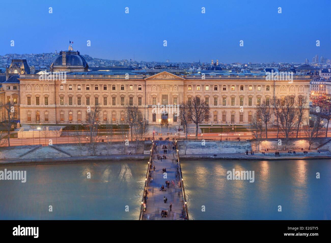Louvre river seine paris hi-res stock photography and images - Alamy