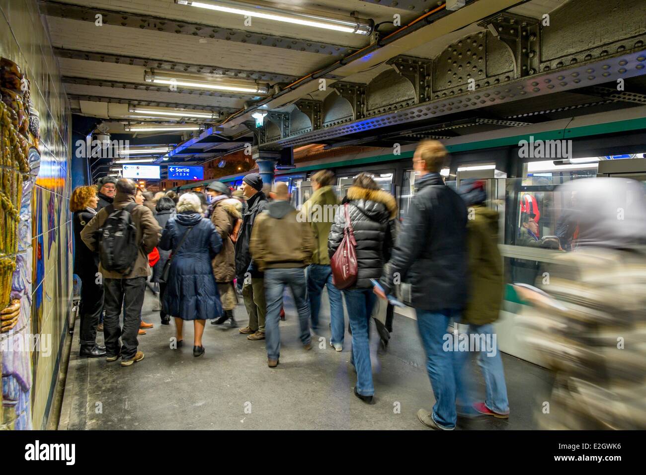 Paris metro station hi-res stock photography and images - Alamy