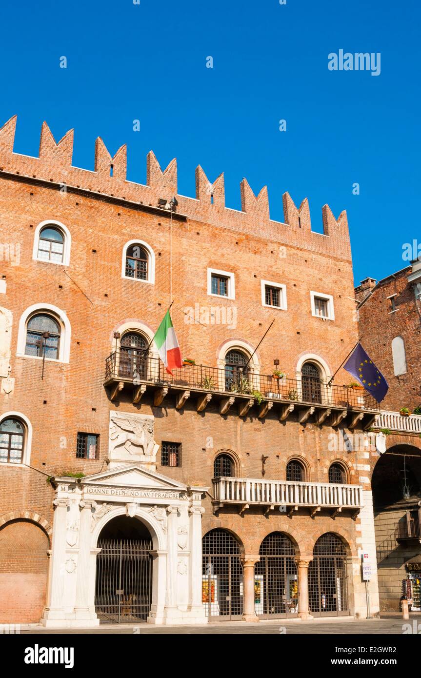 Verona palace hi-res stock photography and images - Alamy