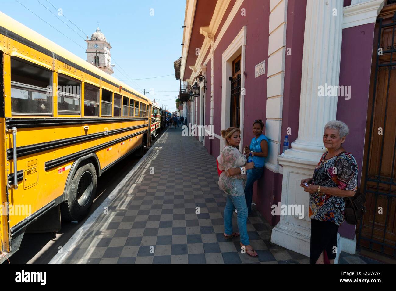 Nicaragua Granada Bus stop Stock Photo - Alamy
