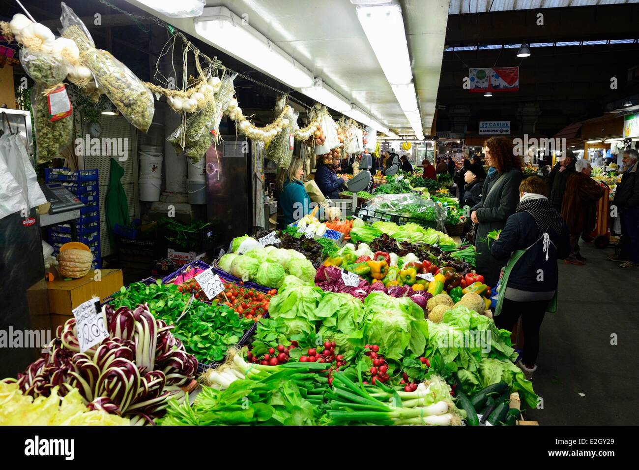 Genoa market hi-res stock photography and images - Alamy