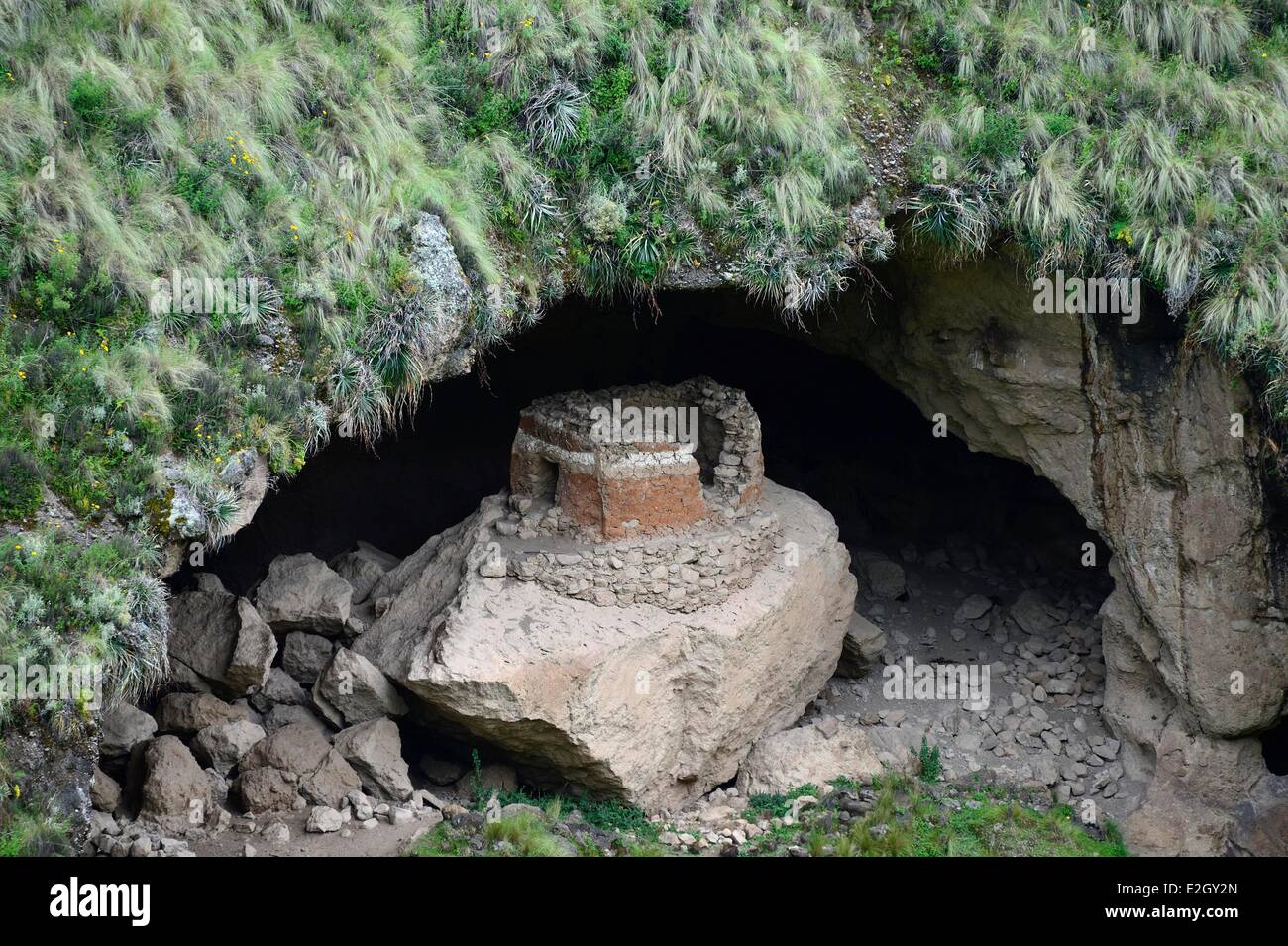Funerary caves hi-res stock photography and images - Alamy