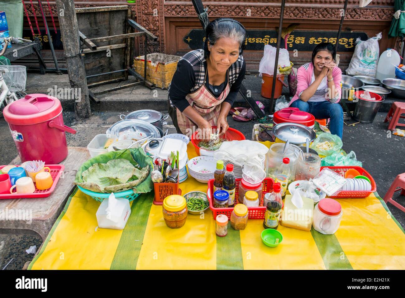 Cambodia Phnom Penh street restaurant Stock Photo - Alamy