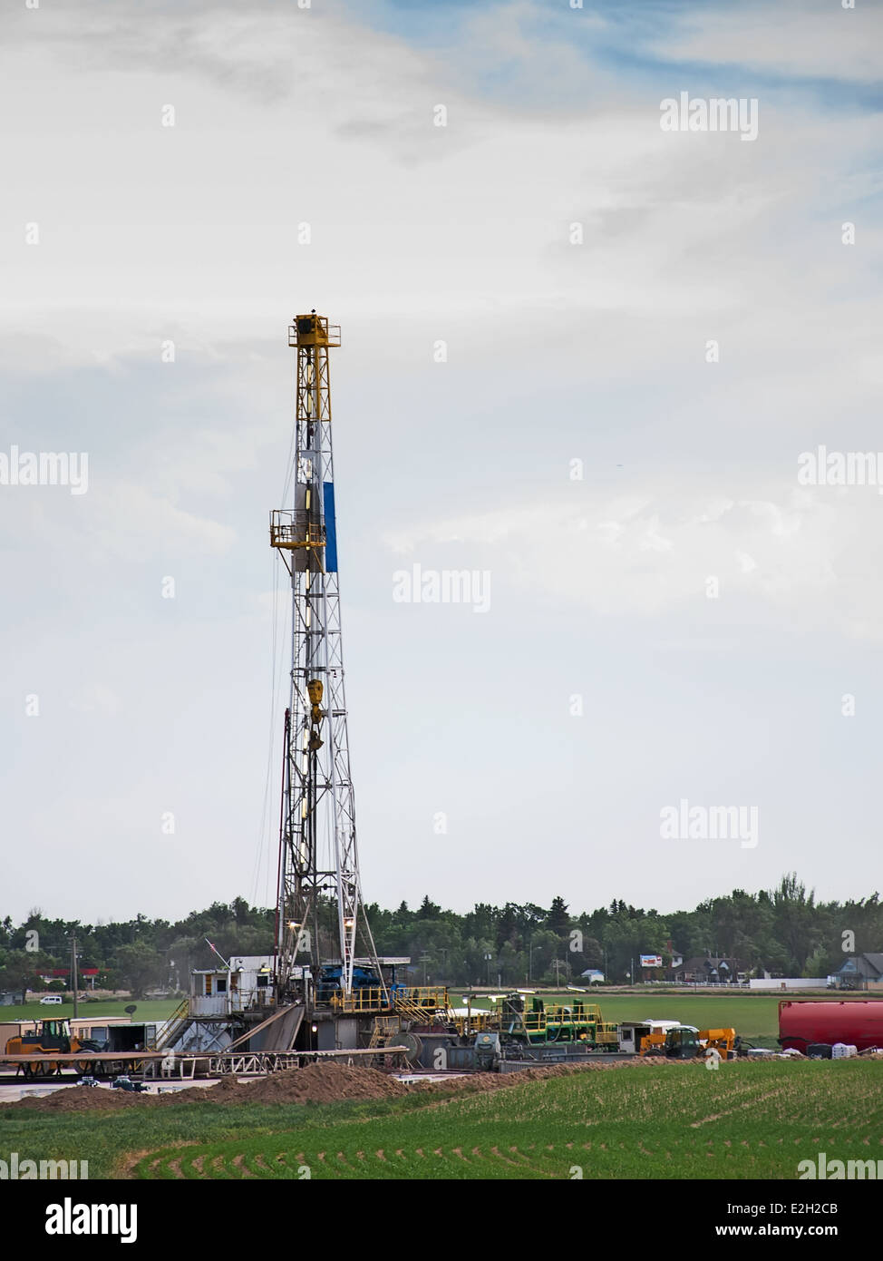 Drilling rig land hi-res stock photography and images - Alamy