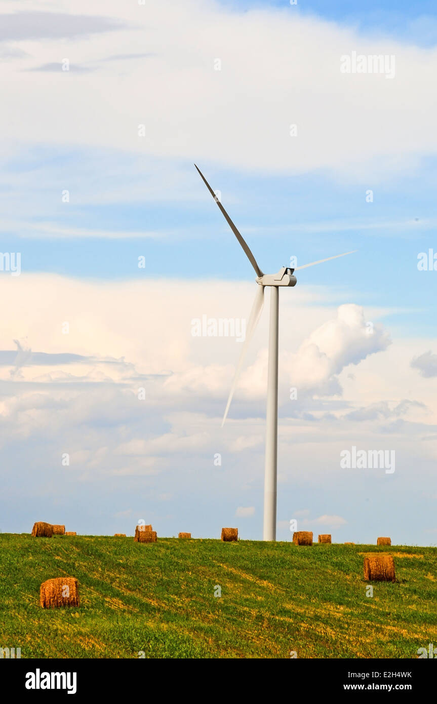 Hay bales and windmill hi-res stock photography and images - Alamy