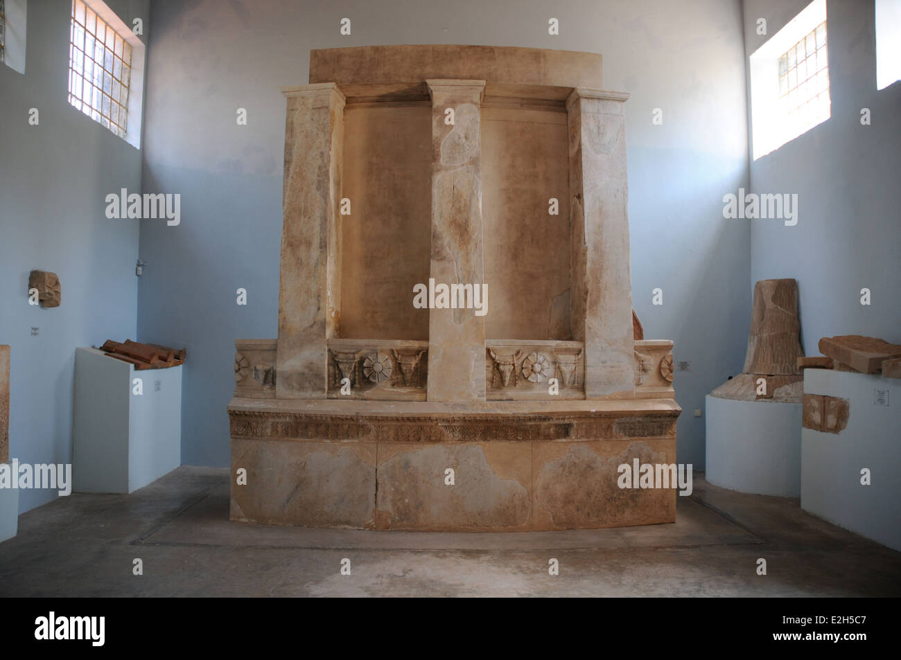 Museum display pieces hi-res stock photography and images - Alamy