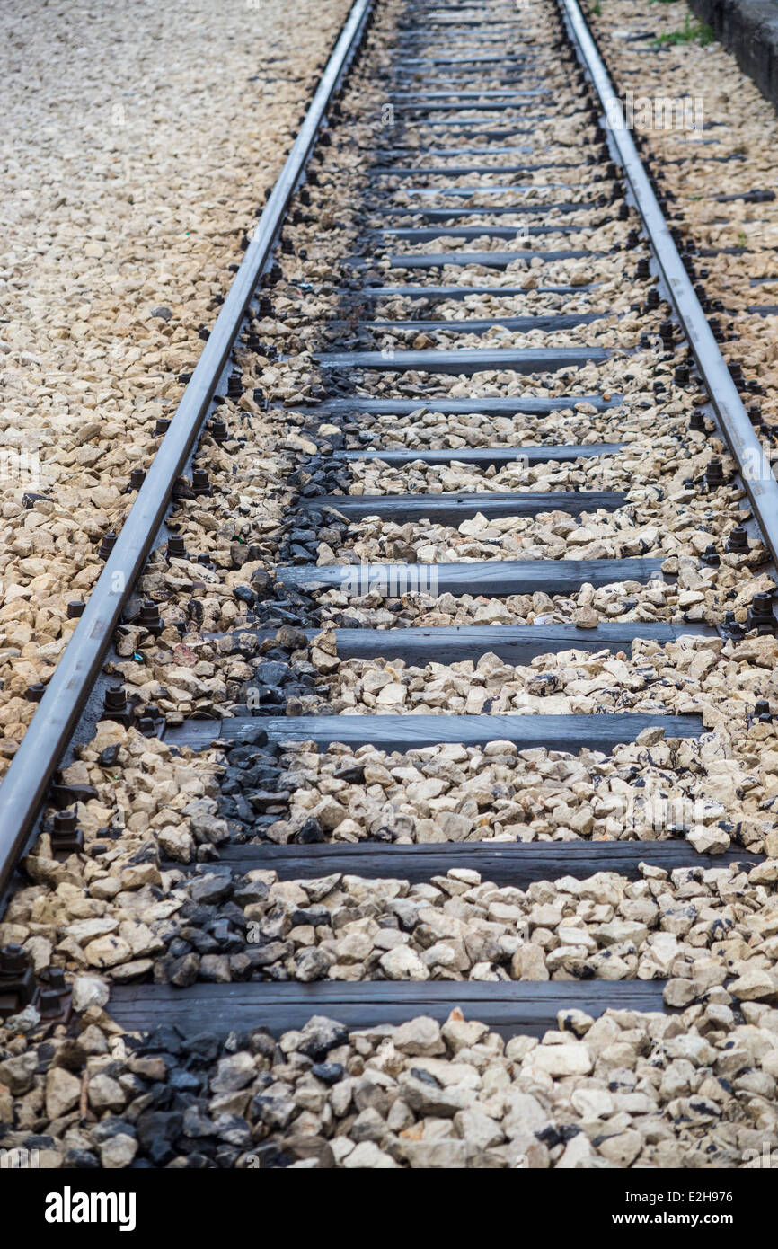 Train track convergence hi-res stock photography and images - Alamy
