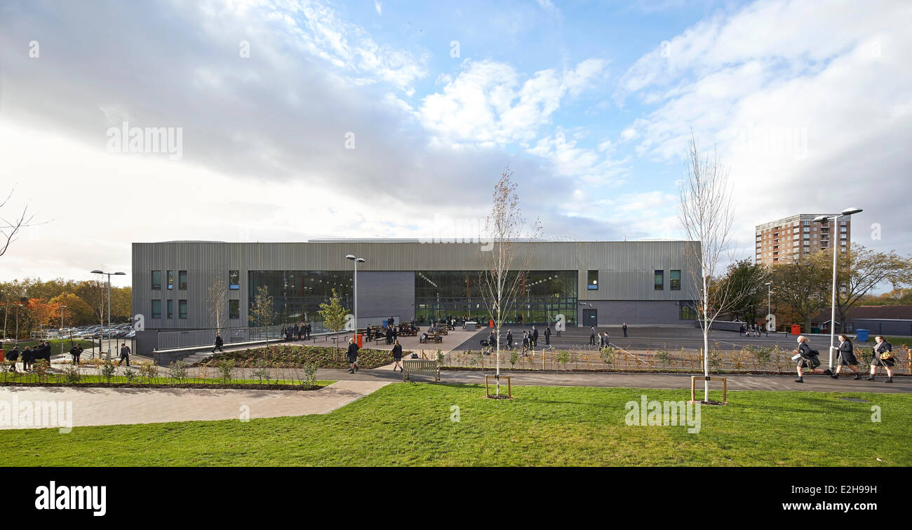 Students of notre dame secondary school hi-res stock photography and ...