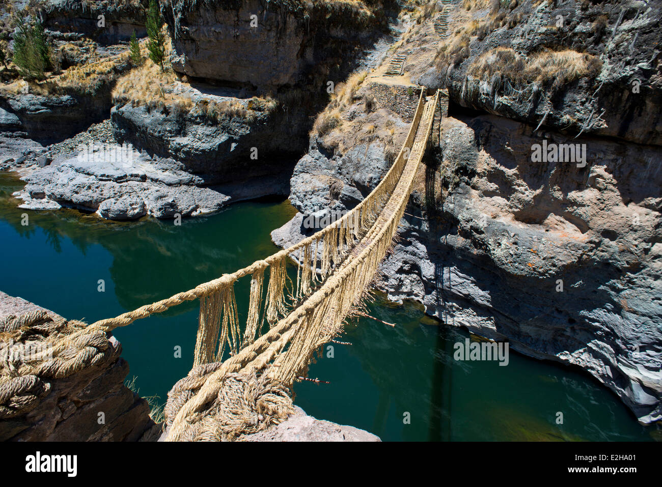 Rope bridge peru hi-res stock photography and images - Alamy