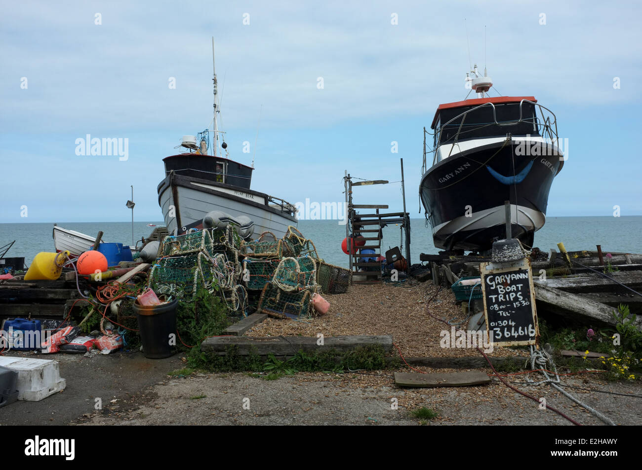 Deal kent beach tourists hi-res stock photography and images - Alamy