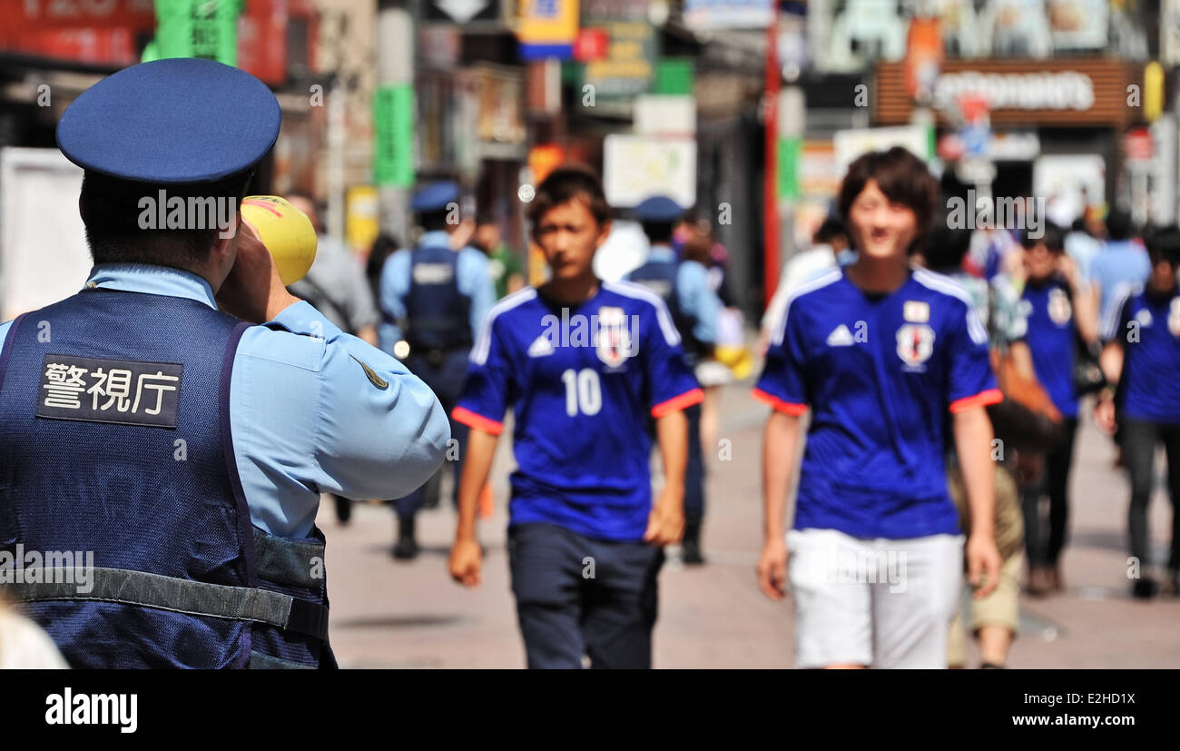Japanese police officers hi-res stock photography and images - Alamy