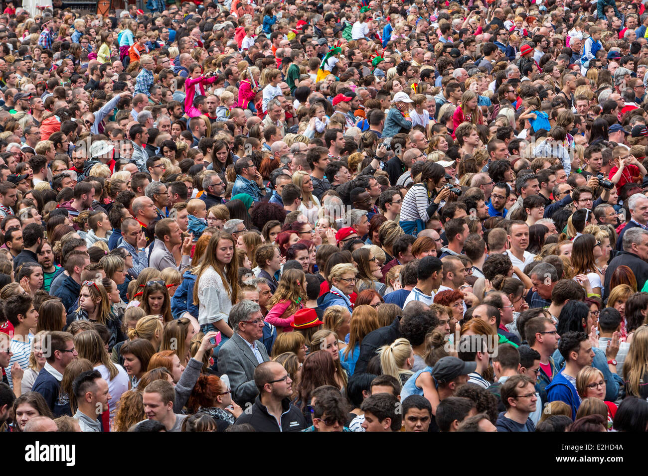 Crowd, many people in confined space, at a festival Stock Photo - Alamy