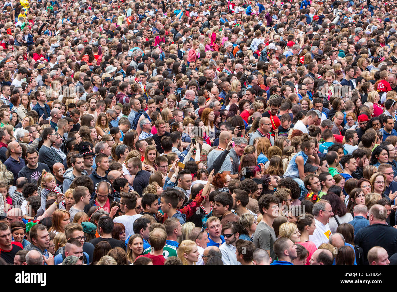 Crowd, many people in confined space, at a festival Stock Photo - Alamy
