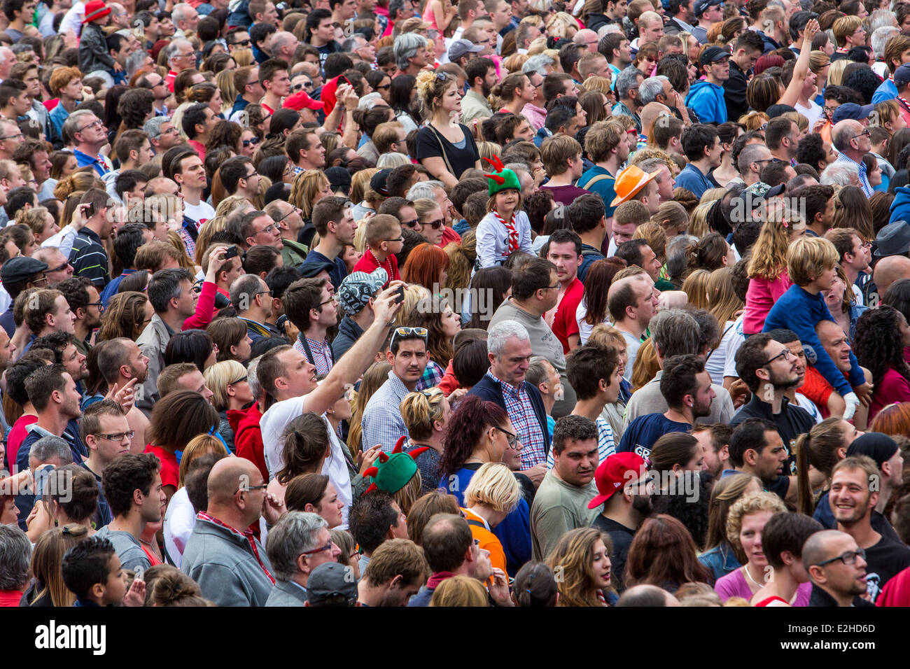 Crowd, many people in confined space, at a festival Stock Photo - Alamy